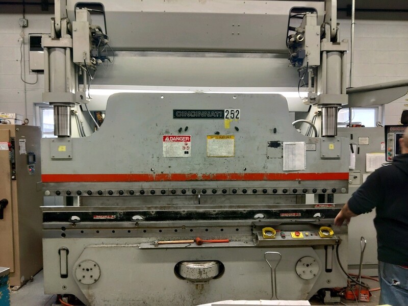 135 Ton, Cincinnati #135AFX8FT Autoform, CNC hydrualic press brake, 10 ...