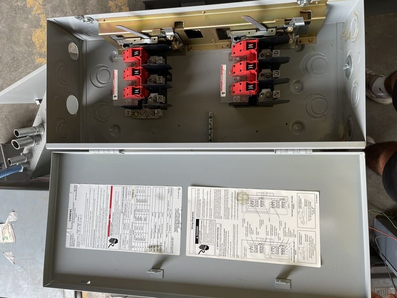 100 Amp. Siemens, Heavy Duty Double Throw Safety Switch, 3/1 phase, 15 ...