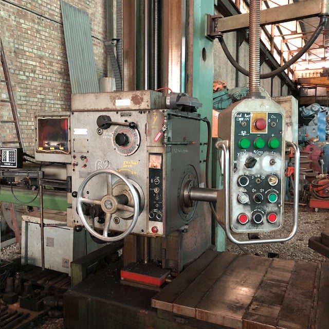 3.5" Tos #W9A, ISO 40, power draw bar, 39" x44" pwr rotary table, 3 ...