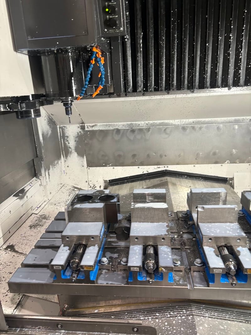 Okuma #M560, CNC vertical machining center, 32 automatic tool changer ...