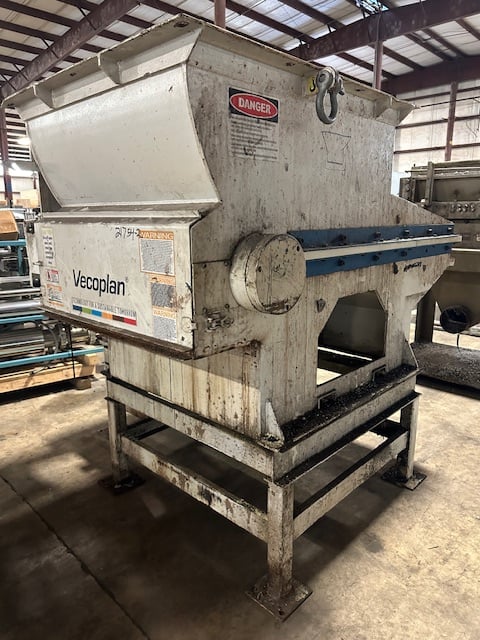 Vecoplan #RG42, single rotor shredder, 4" dia discharge screen ...