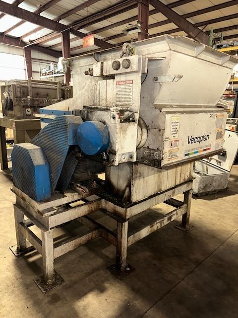 Vecoplan #RG42, single rotor shredder, 4" dia discharge screen ...