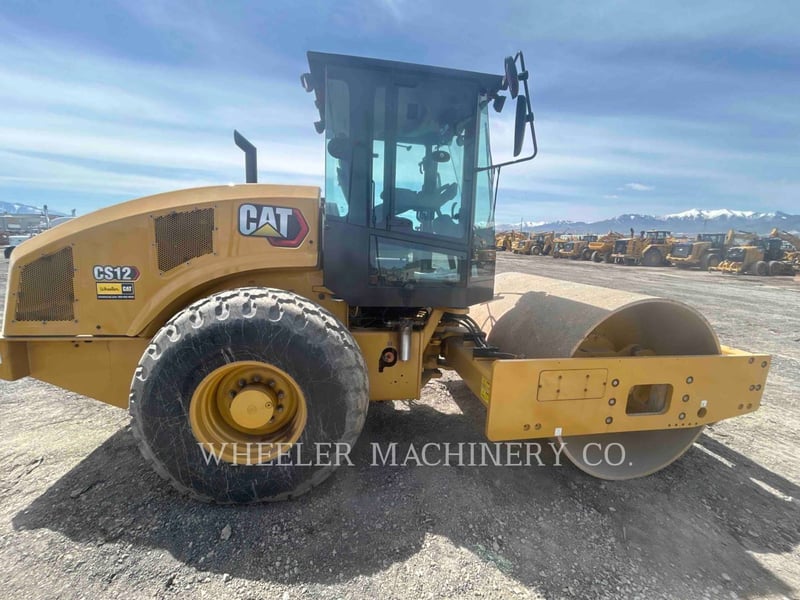 Caterpillar CS12, Vibratory Single Drum Smooth, 619 hours, S/N ...