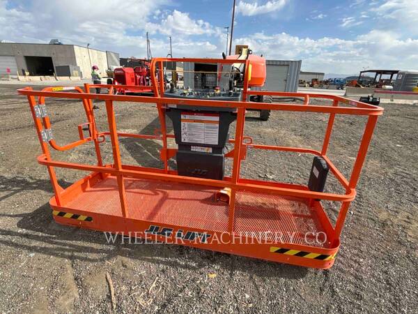 Jlg Industries, Inc. 460SJ, Articulated Boom Lift, 156 hours, S/N ...