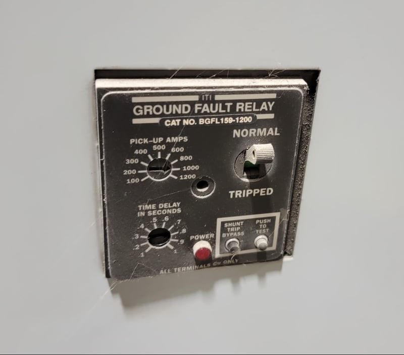 2000 Amps, Siemens, 277/480Y Volts service-rated distribution panel w ...