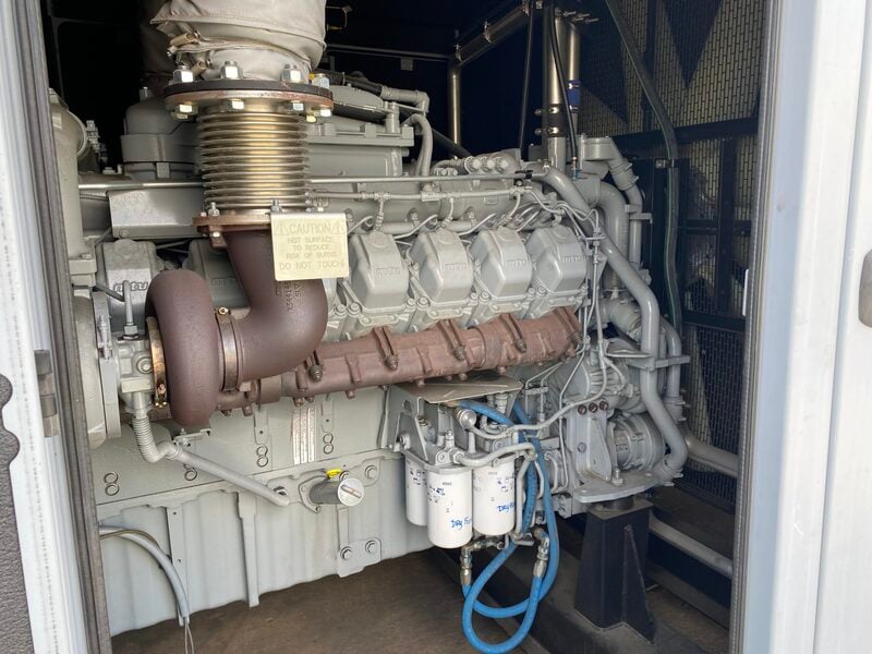 1000 KW MTU #DS1000, diesel generator set, 120/208 Volts, 500 hours ...