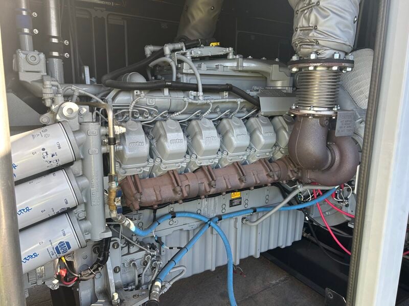 1000 KW MTU #DS1000, diesel generator set, 120/208 Volts, 500 hours ...