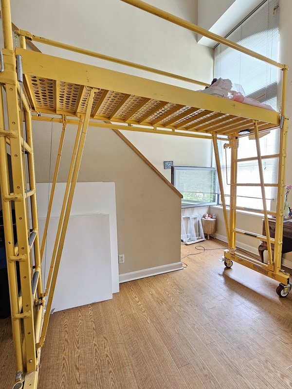 1000 lb. Tele-Tower #1101-2296, scaffolding lift, 8' x 22" deck, 18 ...