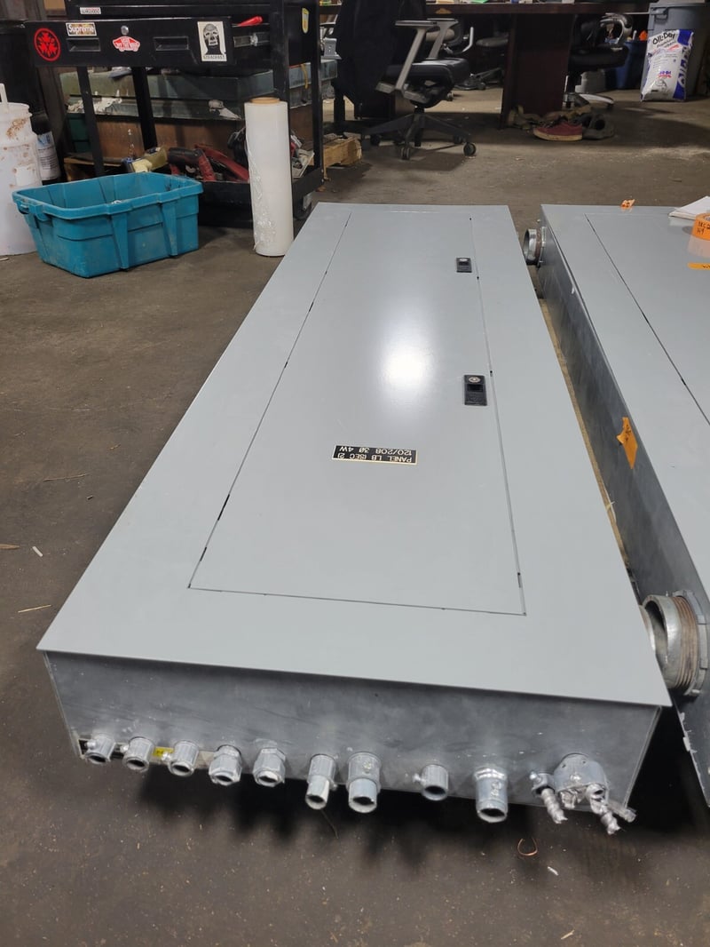 400 Amp. General Electric, AQF3424MBX, Panelboard, 208Y/120V. 3PH 4W 40 ...