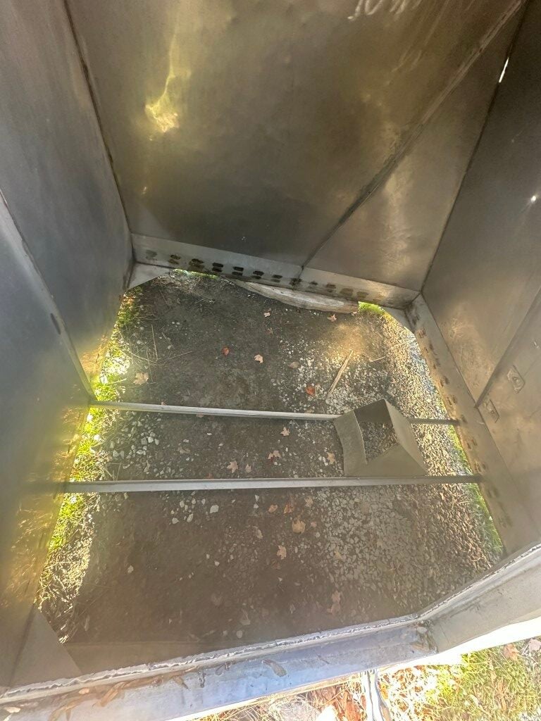 170 cu.ft. Stainless Steel Offset Discharge Hopper, 90" x 83" open top ...