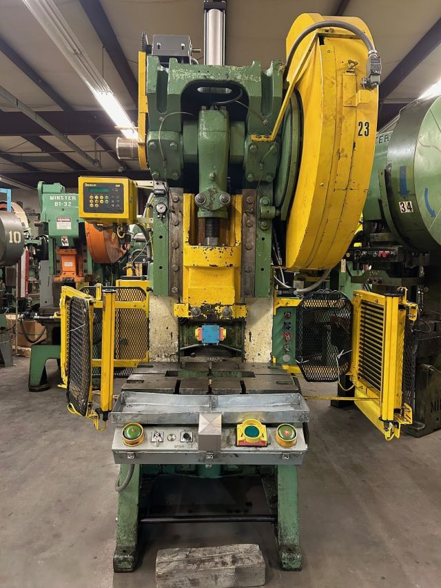 60 Ton, Minster #6, OBI press, S/N 16F-5202, 4" stroke, 110-220 SPM, 3 ...