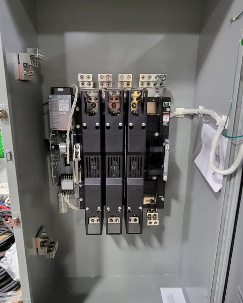 800 Amp. ASCO 300 Series, automatic transfer switch, 3-poler, 480 Volts ...