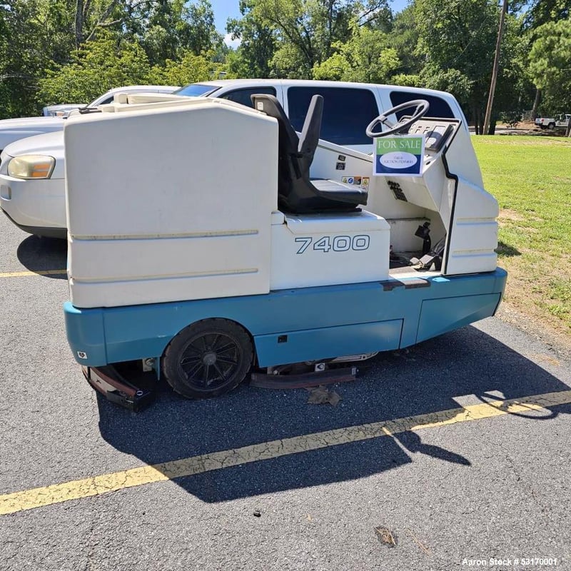 Tennant #7400, Industrial Riding Scrubber, 45" scrubbing path, 70 ...