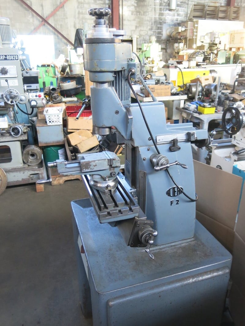 Aciera #F2, Milling Machine, original tilting & swivel vise, misc ...