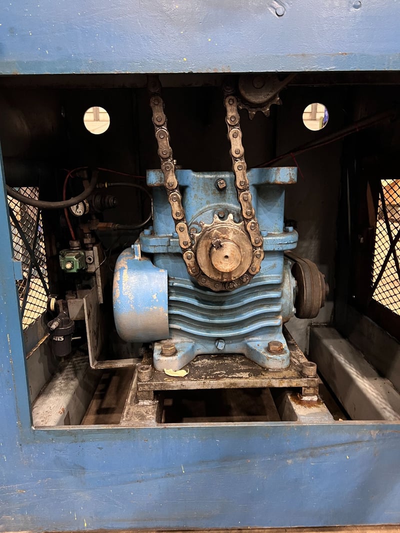 10000 lb. Dallas #06700, motorized uncoiler, 30" width, 60" outside ...