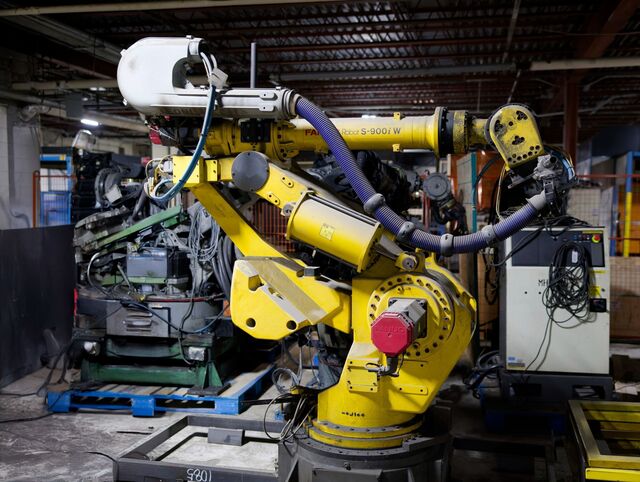 Fanuc, S-900-IW, Material Handling Robot for Sale | Surplus Record