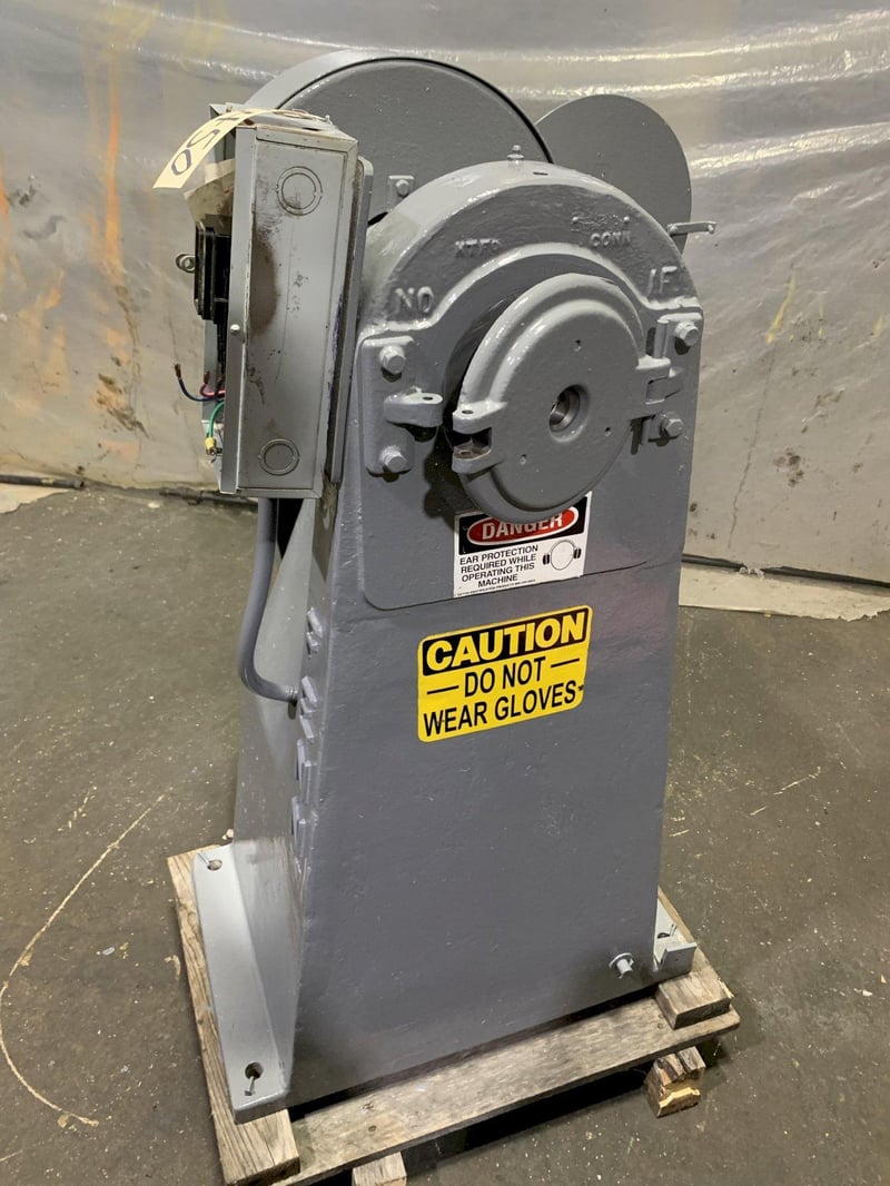 No. 1F Fenn, 2 die rotary swager, 1.5 HP, 5/32" solids, 7/16" tubing, 3 ...