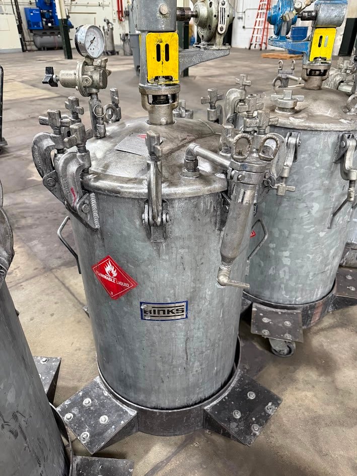 30 Gallon Galvanized Pressurized Paint Pot, Binks (7 available) For ...
