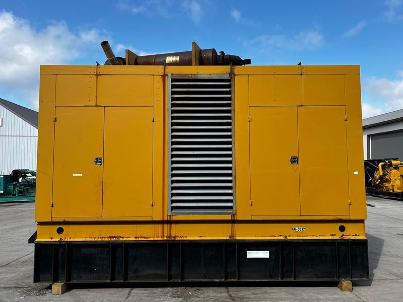 750 KW Kato #D750FPX4, diesel generator w/enclosure & base fuel tank ...