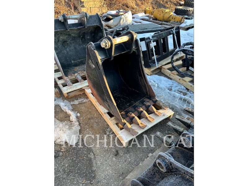 Caterpillar Work Tools (Non-Serialized) BHL 24" HDBKT, Bucket, S/N ...