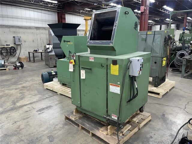 14" x 18" Rapid #1418, granulator, 25 HP, 3 knife open rotor, 2 bed ...
