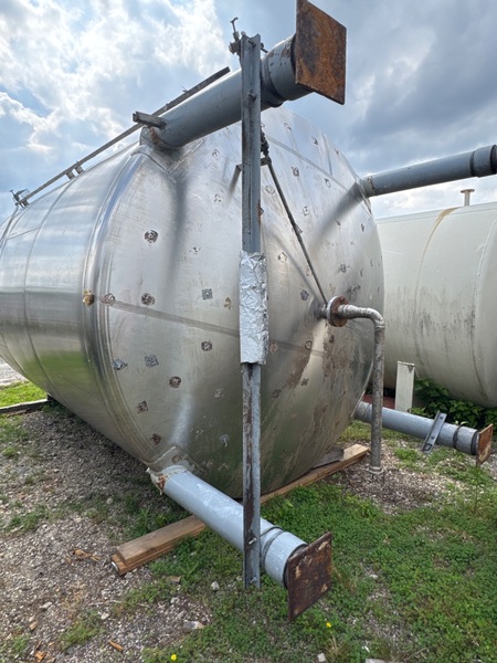 6000 gallon Stainless Steel tank, 112" dia. x 156" straight side, flat top, dished bottom For ...