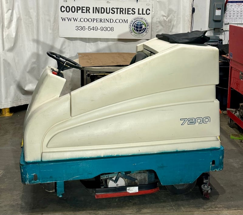 Tennant #7200, Floor Scrubber, need batteries, 2104 hours For Sale ...