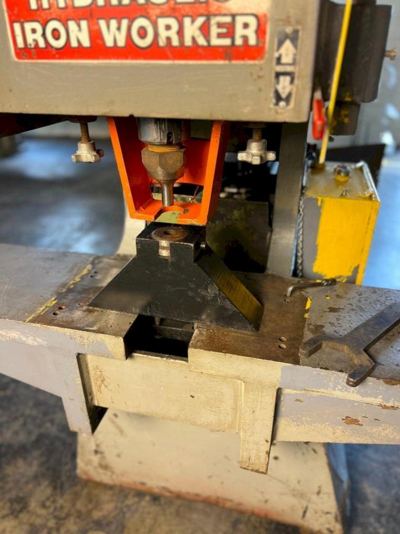 4" x 4" x 3/8" Metal Muncher, #MM-61E, Hydraulic Ironworker, 49 ton For ...