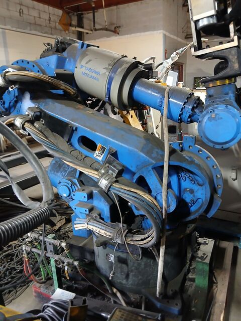 Yaskawa Motoman #ES165, OBARA spot welding robot For Sale | Surplus Record