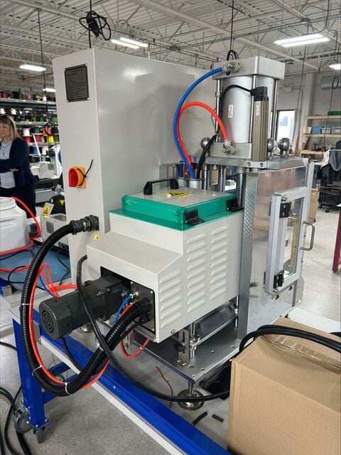 LPMS #Beta-300, low pres. Horiz injection molding machine, melt tank, 2 ...