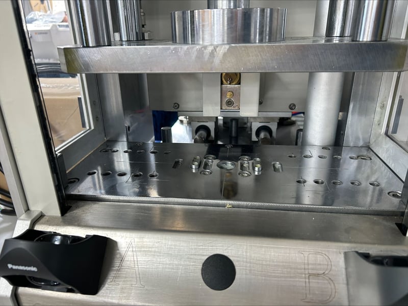LPMS #Beta-300, low pres. Horiz injection molding machine, melt tank, 2 ...