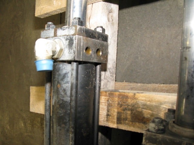 3.25" Bore, Double Rod End, Parker, 64.25" stroke, 2" dia.male end rod ...