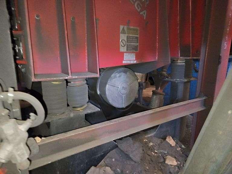 Tinker Tinker Omega #6-HL, attrition shakeout system with bucket loader ...