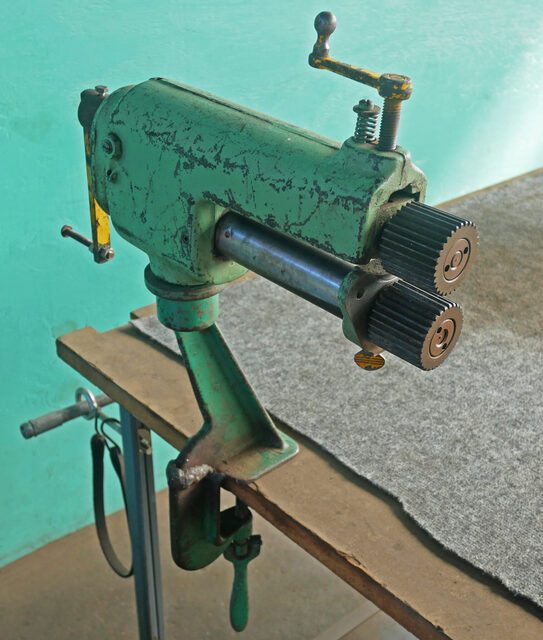 24 gauge Pexto #622-E, Beader/Crimper Machine, 7" Throat depth, 2 ...