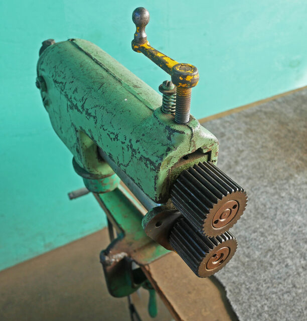 24 gauge Pexto #622-E, Beader/Crimper Machine, 7" Throat depth, 2 ...