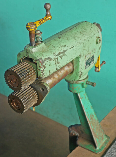 24 gauge Pexto #622-E, Beader/Crimper Machine, 7" Throat depth, 2 ...