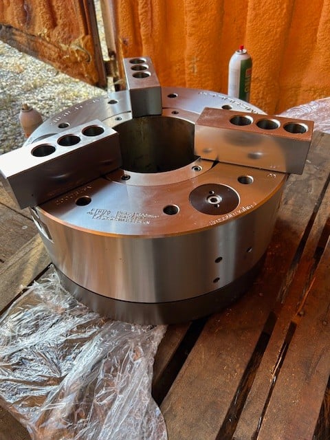 18.5" Samchully #PAC-47191, Mega-Bore pneumatic self-contained chuck, 7 ...