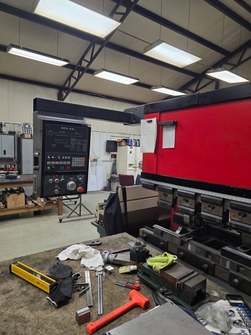 50 Ton, Amada #FBD-5020, Press Brake, 82.1" Bending length, 78.7" L ...