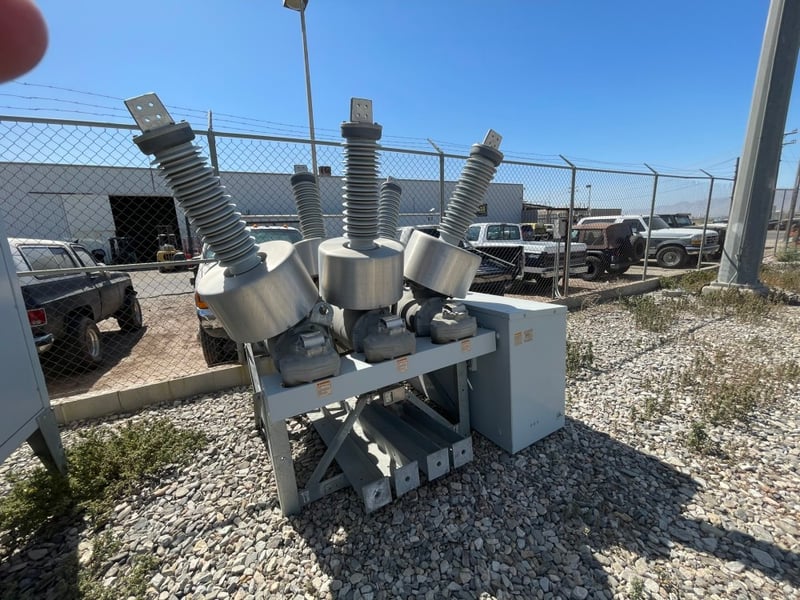 2000 Amps, Power circuit breaker, service factor 6 SF6, type SPS2-72.5 ...