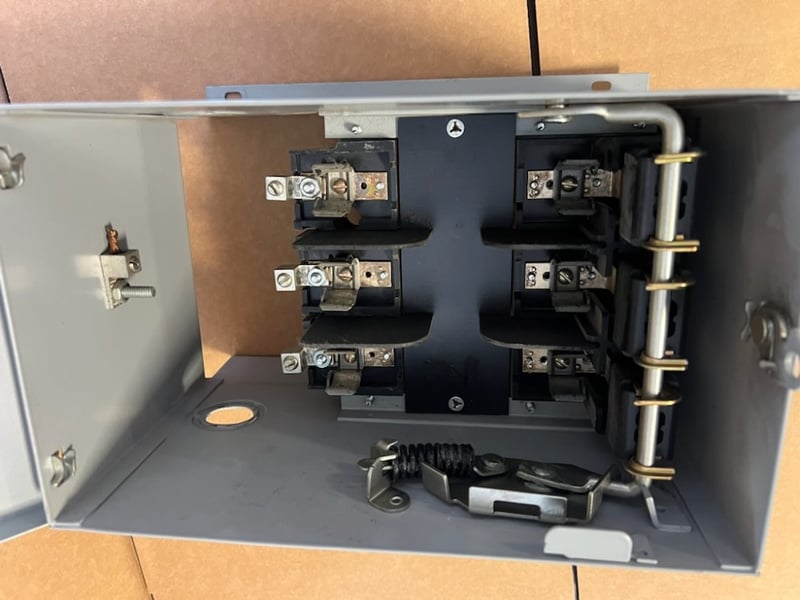 60 Amps, Bulldog bus plug, cat #BOS14352, 480 Volts, 3p3w For Sale ...