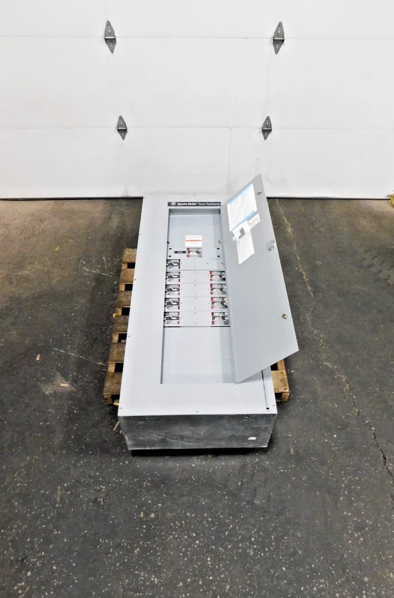 250 Amp. General Electric, Spectra Series, panelboard, 4-wire, 277 ...