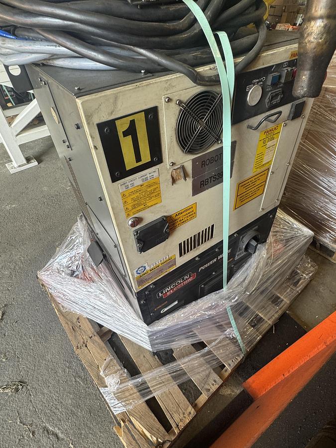 Fanuc, ArcMate 100iC, 6-Axis mig welding robot with R-30iB control ...