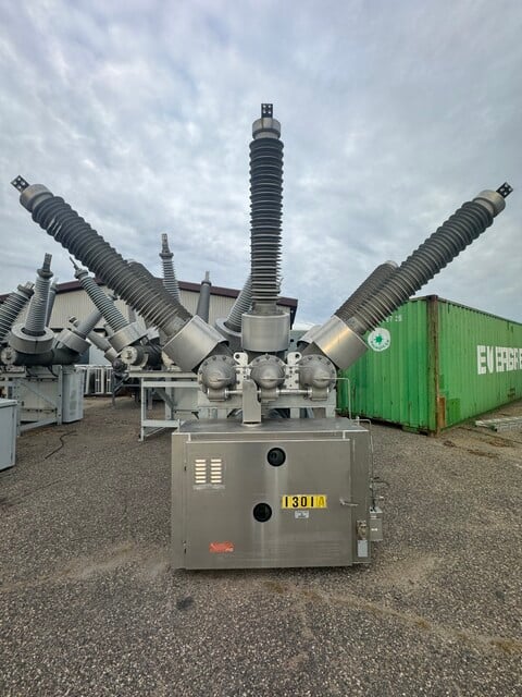 3000 Amps, HVB, service factor 6 SF6, gas insulated circuit breaker ...