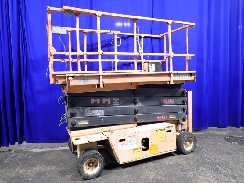 650 lb. Grove #SM3146E, Platform Lift, 36" width Extension Deck, 24 V ...