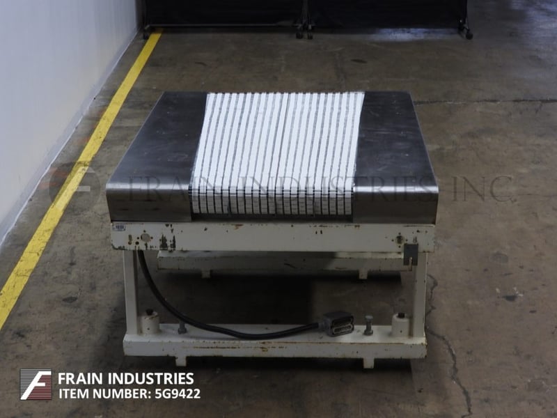 Hosokawa #FA800F, fanning conveyor, 70" long fanning belt powered by a ...