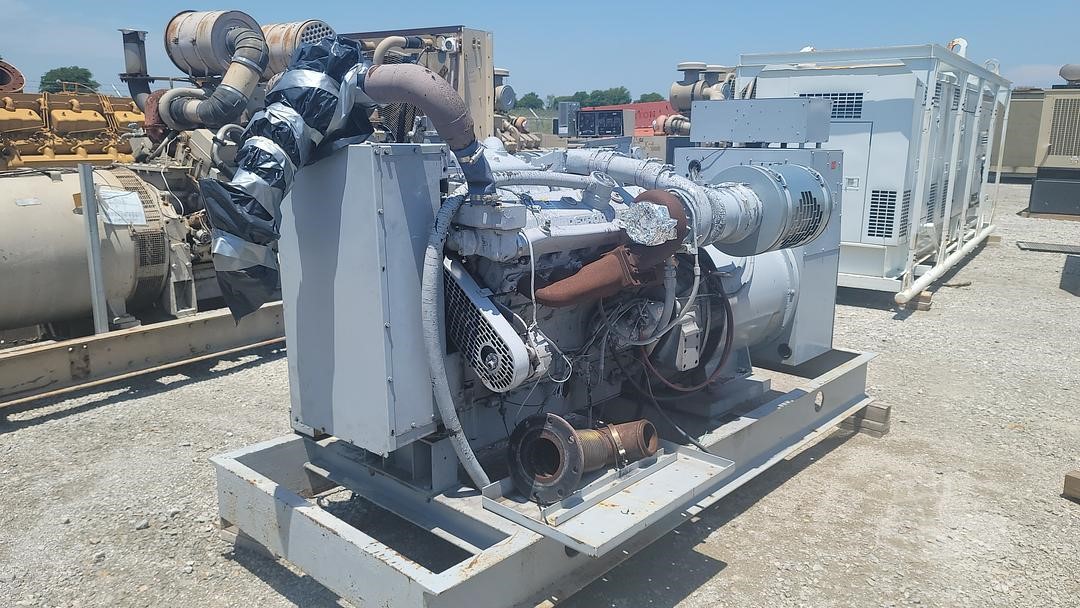 450 KW Detroit #12V71, diesel generator set, 425 hours, skid mounted w ...