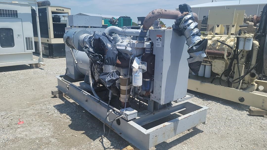 450 KW Detroit #12V71, diesel generator set, 425 hours, skid mounted w ...