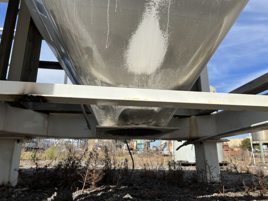 140 cu.ft. Dual Stainless Steel Hoppers, 66" x 60" x 72" deep & 66" x ...