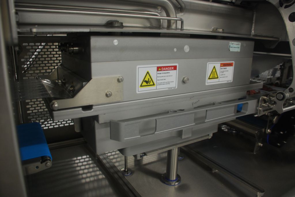 Multivac #T-700, Inline Vacuum Tray Sealer, 20 cycles/min., extended ...