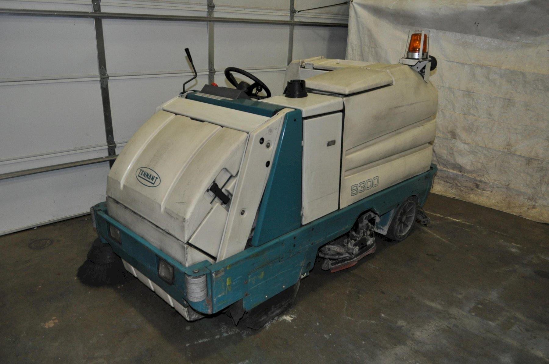 Tennant #8300, sweeper, 480 RPM brush speed, 50" cleaning path sweeping ...